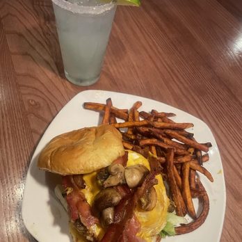 LOCOS GRILL & PUB, EASTSIDE - Updated November 2024 - 63 Photos & 77 ...