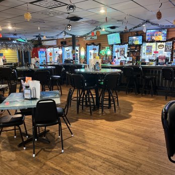 GILLIGANS - Updated January 2026 - 21 Photos & 71 Reviews - 2542 8 1/4 ...