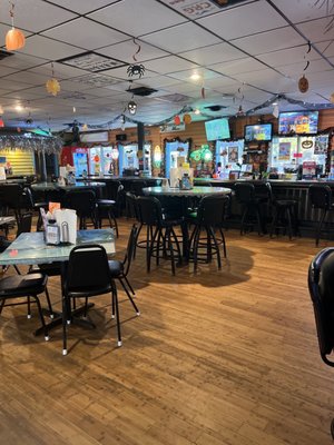 GILLIGANS - Updated December 2025 - 21 Photos & 71 Reviews - 2542 8 1/4 ...