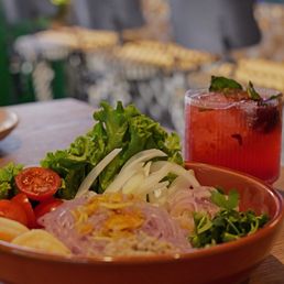 LEDU THAI - Updated July 2025 - 406 Photos & 133 Reviews - 915 N 5th St ...