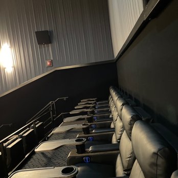CMX CINEMAS - COUNTRYSIDE 12 - Updated July 2025 - 105 Photos & 120 ...