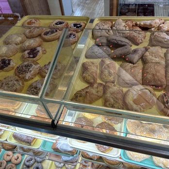 JOHAN’S PASTRIES - Updated August 2025 - 102 Photos & 97 Reviews - 565 ...