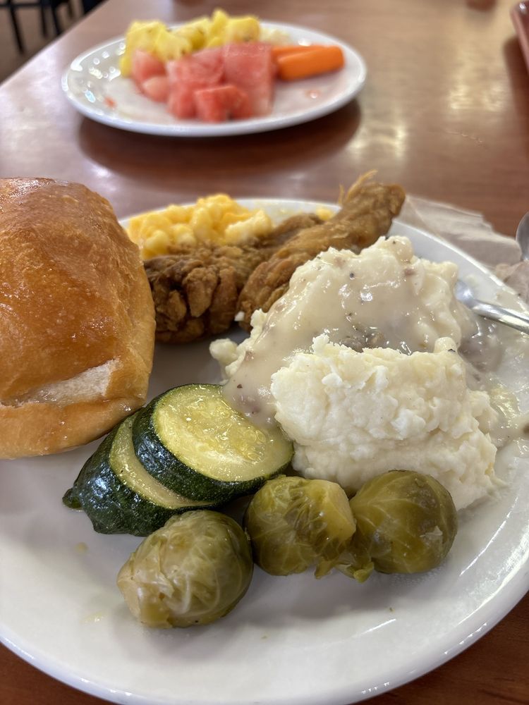 GOLDEN CORRAL BUFFET & GRILL - Updated October 2024 - 18 Photos & 50 ...