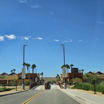 OUTLETS AT BARSTOW - Updated July 2025 - 242 Photos & 110 Reviews ...