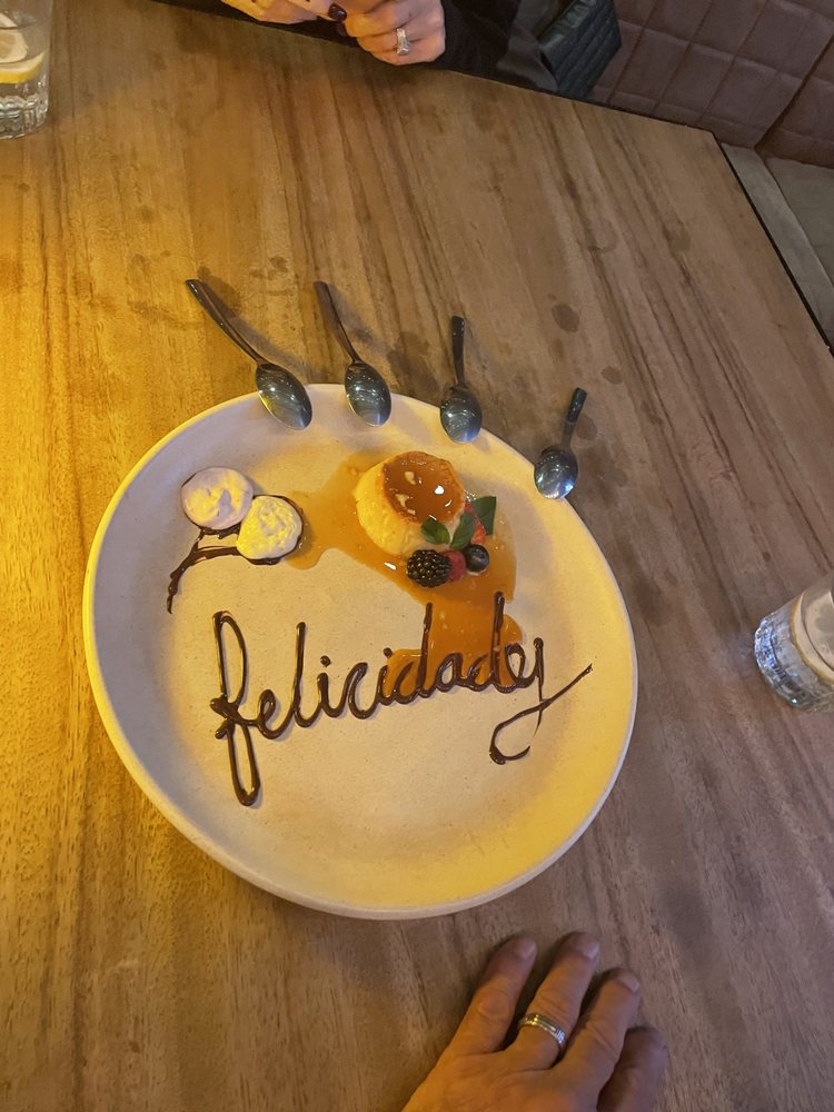 FLORIOS - Updated October 2024 - 12 Photos - Pila Seca 2, San Miguel de ...