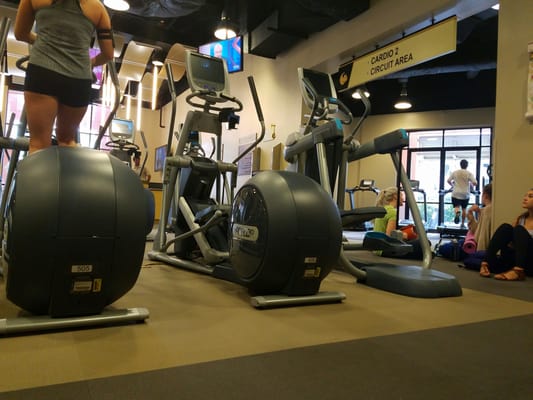 UCF RECREATION AND WELLNESS CENTER AT KNIGHTS PLAZA - Updated December ...