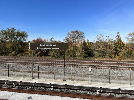 BRADDOCK ROAD METRO STATION - Updated August 2025 - 21 Photos & 15 ...