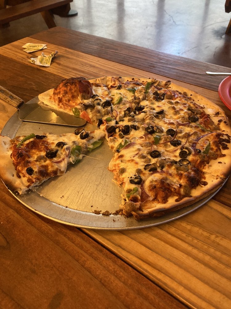 1812 PIZZA COMPANY - Updated July 2025 - 12 Photos - 2815 Race St ...