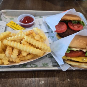 SHAKE SHACK - Updated February 2025 - 40 Photos & 27 Reviews - 6 ...