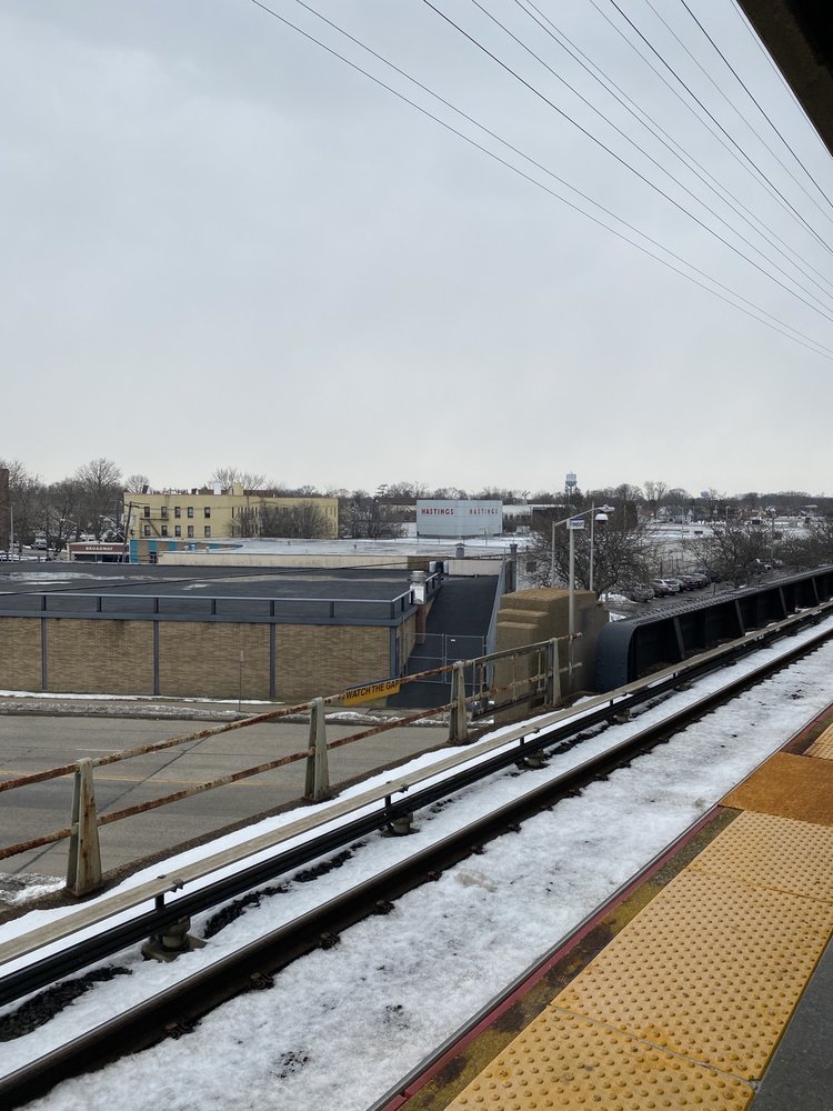 FREEPORT LIRR - Updated August 2025 - 15 Photos - 50 Freeport Plz E ...