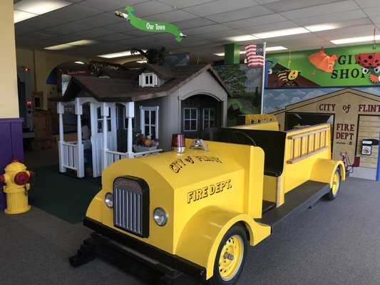 FLINT CHILDREN’S MUSEUM - 53 Photos & 20 Reviews - 1602 University Ave ...