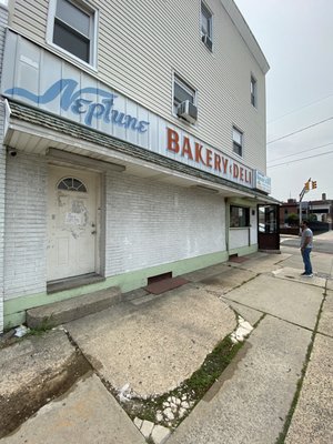 NEPTUNE BAKERY & DELI - Updated July 2025 - 92 Photos & 102 Reviews ...