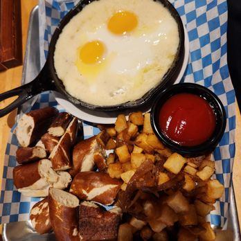 BERLINER PUB - Updated March 2025 - 760 Photos & 756 Reviews - 221 Main ...