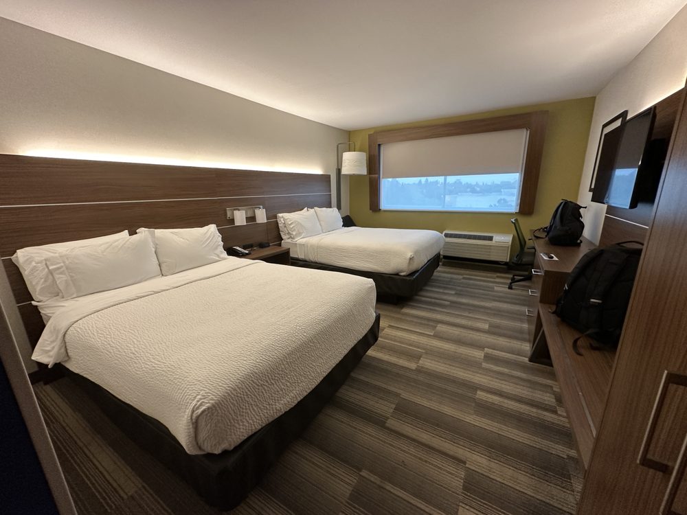 HOLIDAY INN EXPRESS VISALIA - SEQUOIA GATEWAY AREA - Updated August ...