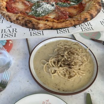 BAR ISSI - Updated September 2025 - 280 Photos & 167 Reviews - 414 N ...