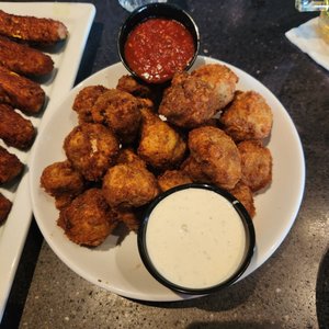 BIGS PEORIA - AMERICAN BAR AND GRILL - 52 Photos & 84 Reviews - Peoria ...