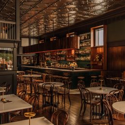 THE GUISINGER - Updated November 2025 - 32 Photos - 1 E Mountain St ...