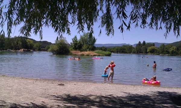 CAMPING LES RIVES DU LAC - Plan d'Eau des Iscles, Veynes, Hautes-Alpes ...