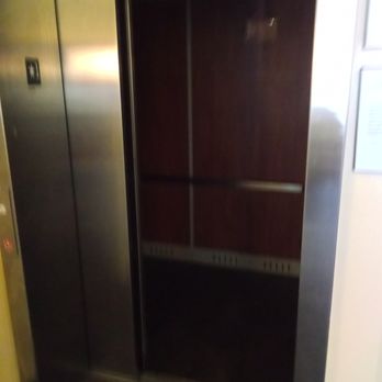 HOLSTEN MANAGEMENT - 1020 W Montrose Ave, Chicago, Illinois - Property ...