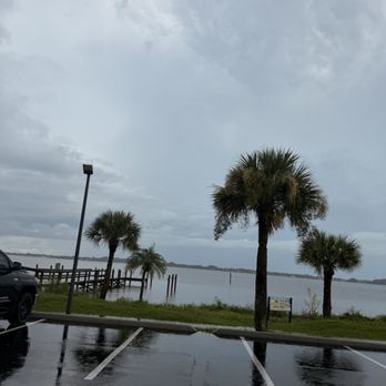 RIVER ROCKS DINING DOCKSIDE - Updated November 2025 - 323 Photos & 539 ...