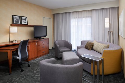 COURTYARD BY MARRIOTT DETROIT DEARBORN - Updated October 2025 - 55 ...