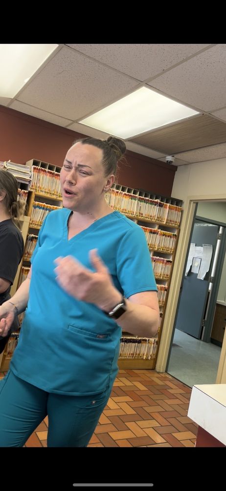 CHEAM VIEW VETERINARY HOSPITAL - 11 Reviews - 8337 Young Road ...