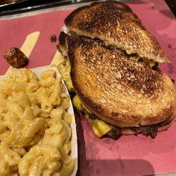 HI-POINTE DRIVE-IN - Updated March 2025 - 192 Photos & 192 Reviews ...