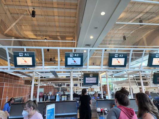 SPRINGFIELD-BRANSON NATIONAL AIRPORT - SGF - 128 Photos & 96 Reviews ...