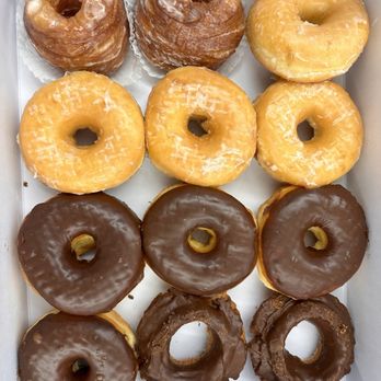 CALIFORNIA DONUTS - Updated December 2024 - 6299 Photos & 3111 Reviews ...