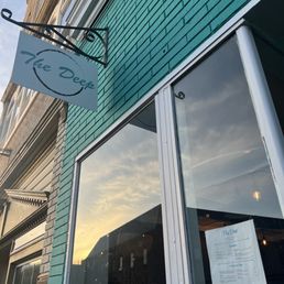 THE DEEP - Updated July 2025 - 41 Photos & 19 Reviews - 5 E Queens Wy E ...