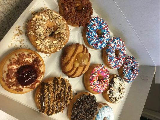 DESERT DONUTS - 381 Photos & 453 Reviews - 3134 W Carefree Hwy, Phoenix ...
