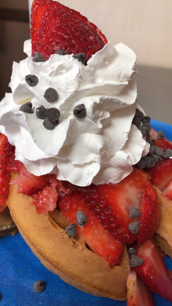 DAYLIGHT DONUTS OLNEY - Updated March 2024 - 40 Photos - 320 W Main St, Olney, Illinois - Donuts ...