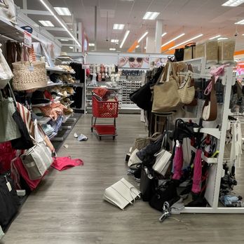 TARGET - Updated January 2026 - 52 Photos & 61 Reviews - 2001 South Rd ...