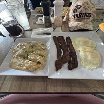 MAGGIES LOUNGE - Updated October 2025 - 40 Photos & 14 Reviews - 100 N Plaza Dr, Apache Junction ...