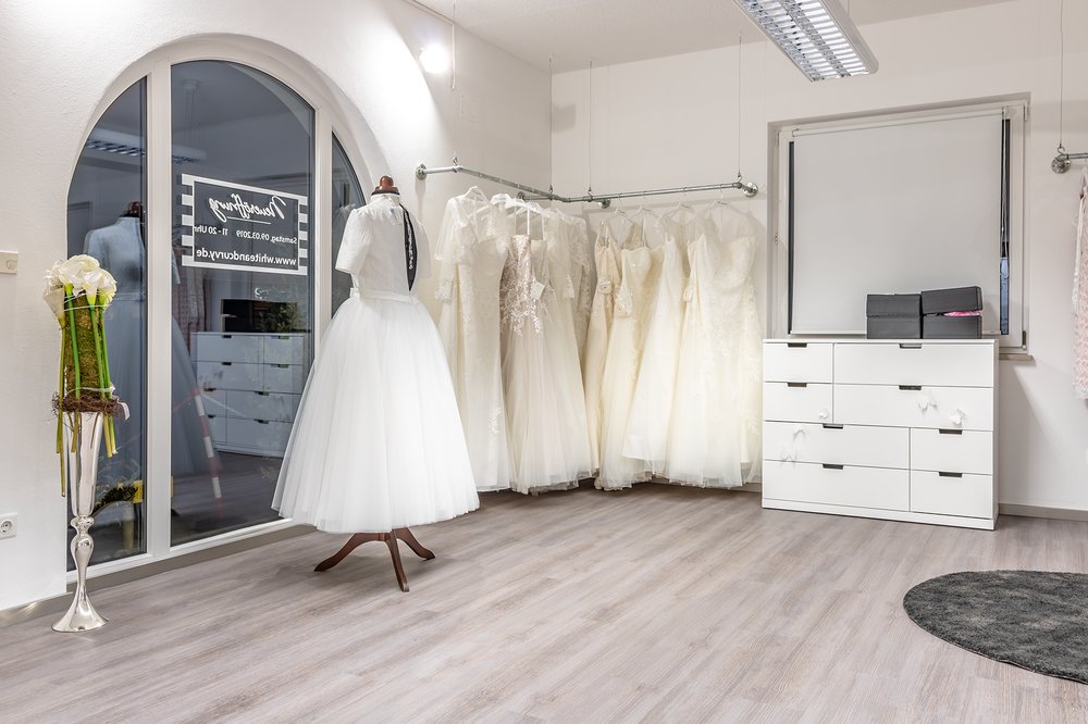 WHITE & CURVY BRAUT- & EVENTMODE IN GR. 44-64+ - 14 Photos - Hauptstr ...