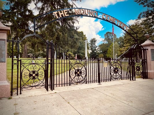 THE MOUND CEMETERY - Updated March 2025 - 23 Photos - 5TH And Scammel ...