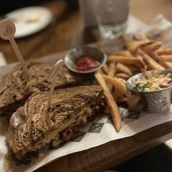 THE GOLDEN BEE - Updated September 2024 - 451 Photos & 538 Reviews - 1 ...