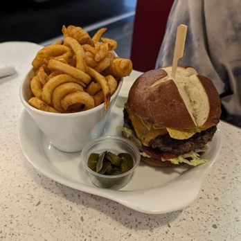 JUKEBOX BURGERS - Updated October 2024 - 59 Photos - 1749 Avnue Pierre ...