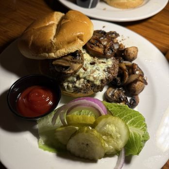 FINICKY FRANKS - Updated November 2025 - 133 Photos & 140 Reviews ...