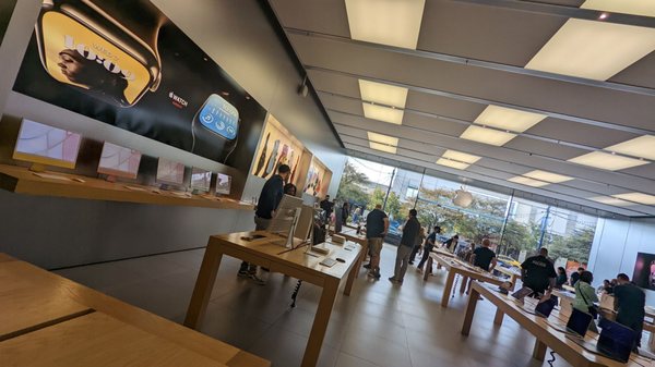 APPLE EASTON TOWN CENTER - Updated November 2025 - 33 Photos & 173 ...