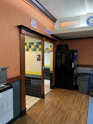 BACK ALLEY BOWLING - GLENDALE - Updated January 2026 - 368 Photos & 551 ...