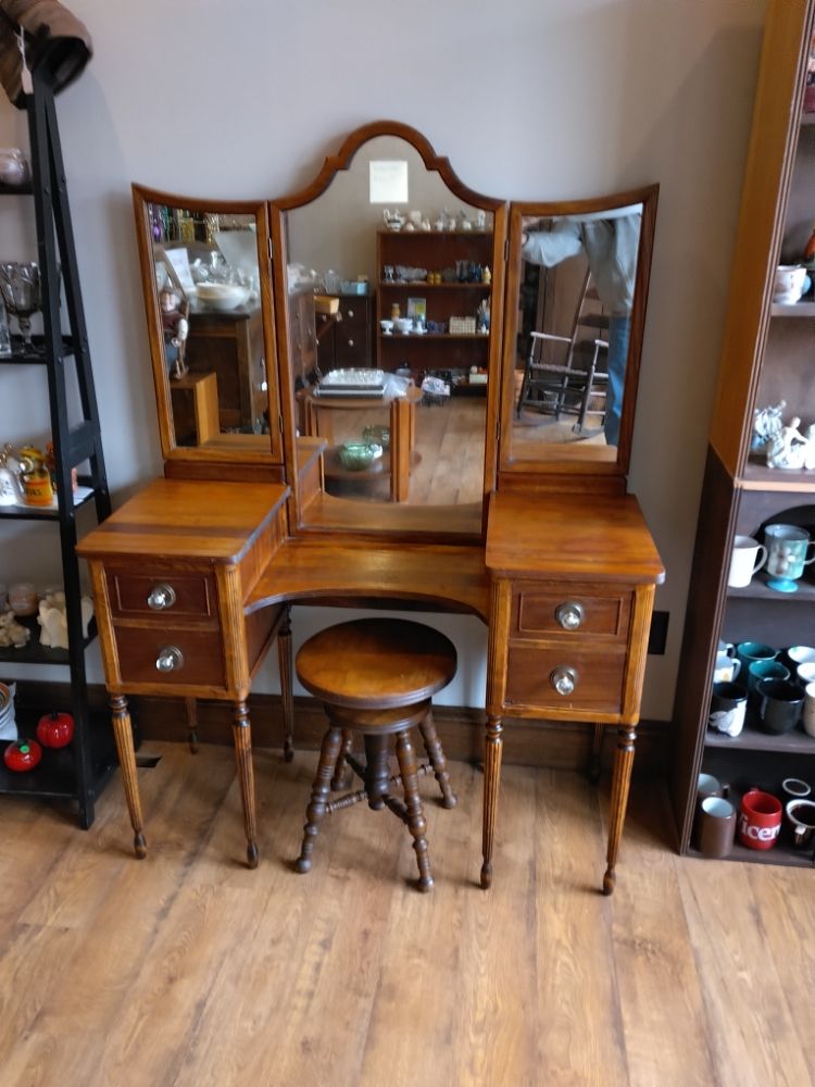 TAILHOLT TRADING POST - Updated June 2026 - 16 Photos - 925 N Main St ...