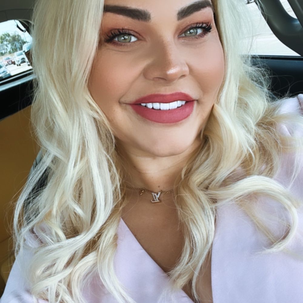 Alexandra Walls's Instagram, Twitter & Facebook on IDCrawl