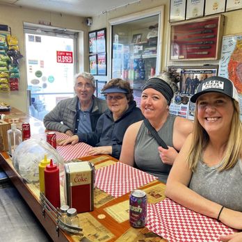 COZY INN - Updated January 2026 - 285 Photos & 374 Real Reviews - 108 N ...