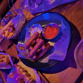 TAYLIGHT LOCAL CRAFT BEER & KITCHEN - Updated December 2025 - 76 Photos ...