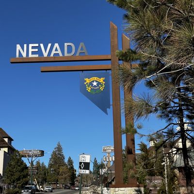 CALIFORNIA / NEVADA STATE LINE - N Lake Blvd, Kings Beach, California ...