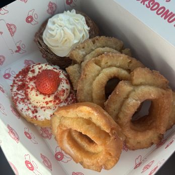 DK’S DONUTS & BAKERY - Updated December 2024 - 4433 Photos & 2549 ...