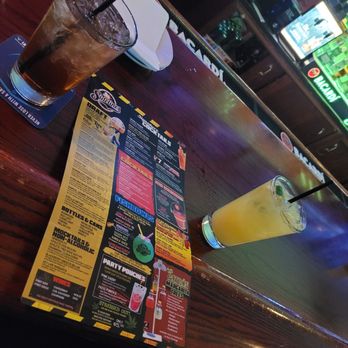 SIDELINES SPORTSBAR & GRILL - Updated July 2025 - 63 Photos & 181 ...