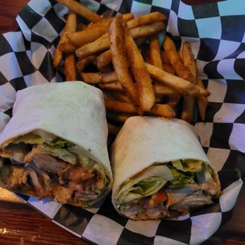 SIDELINES SPORTSBAR & GRILL - Updated July 2025 - 63 Photos & 181 ...