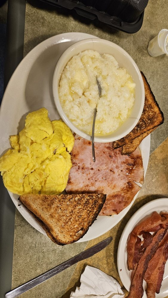 CARPENTER’S DINER - Updated August 2025 - 11 Photos & 22 Reviews - 518 ...